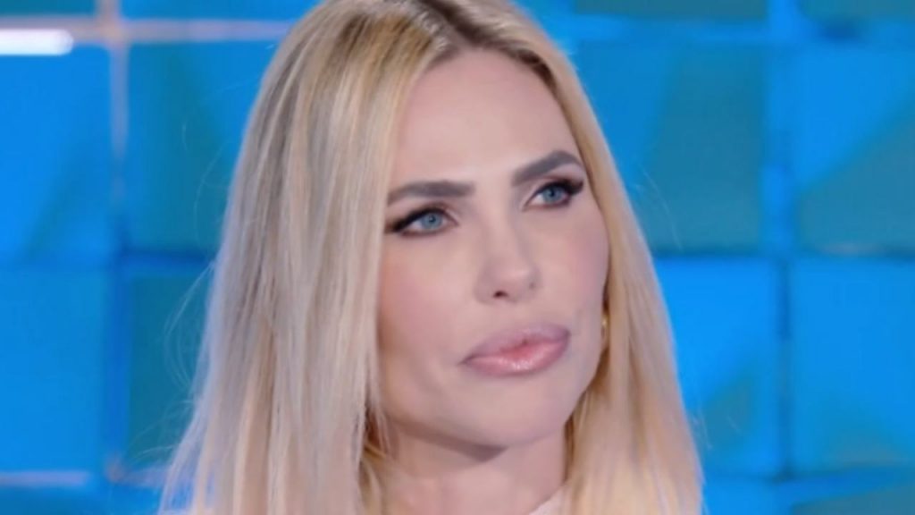 Ilary Blasi ritocco alle labbra: ecco come è ora, il prima e il dopo