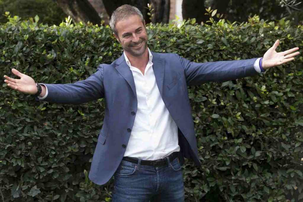 Flavio Montrucchio età, laurea, dove vive, figli, moglie: tutto sul ...